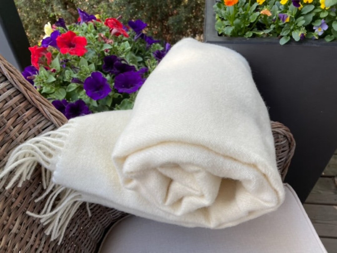 High-quality Cream White Organic Sheep Wool Blanket: 100% Natural Wool ...