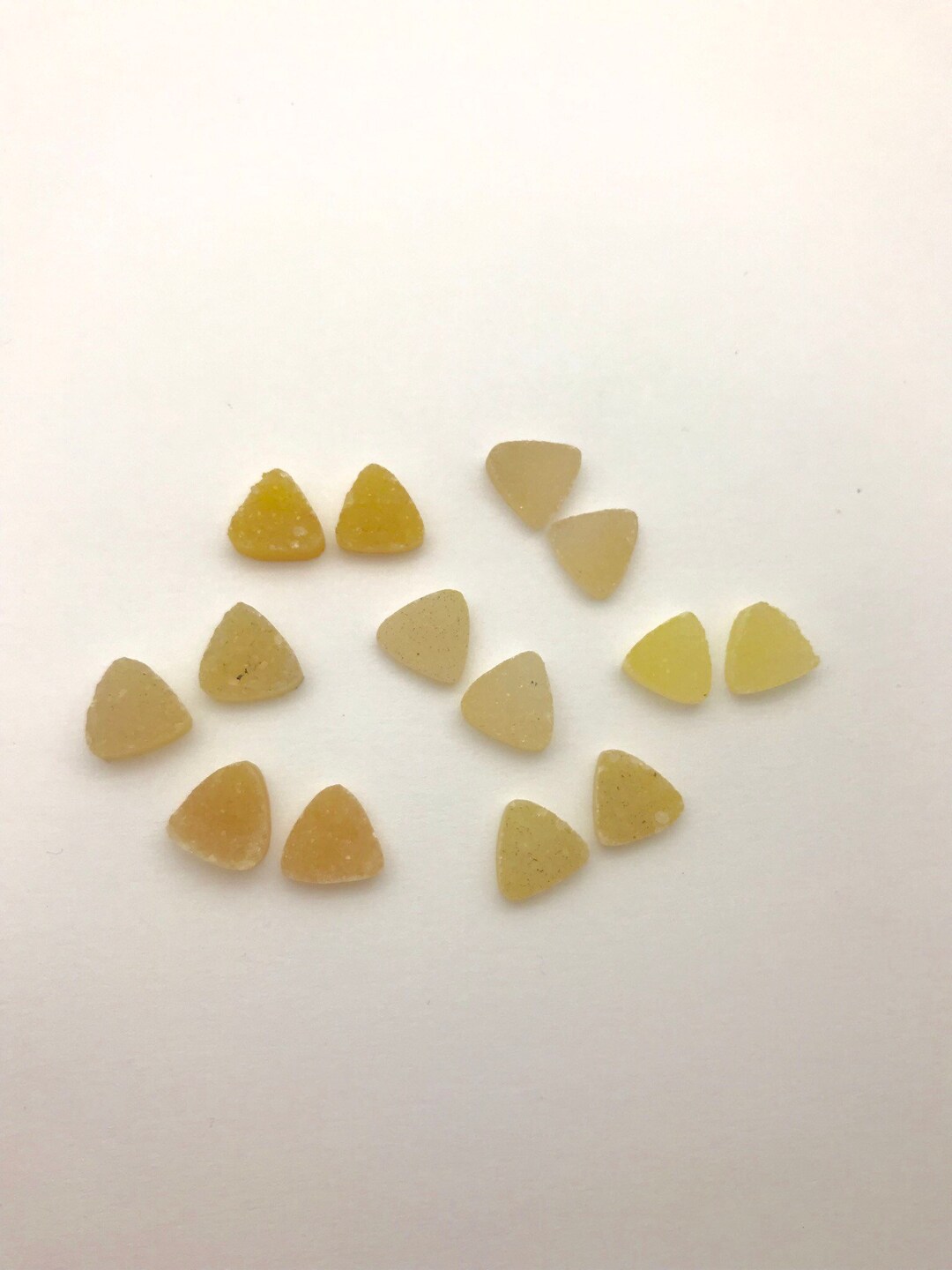 Paires de triangle jaunes arrondi druzy - Etsy France