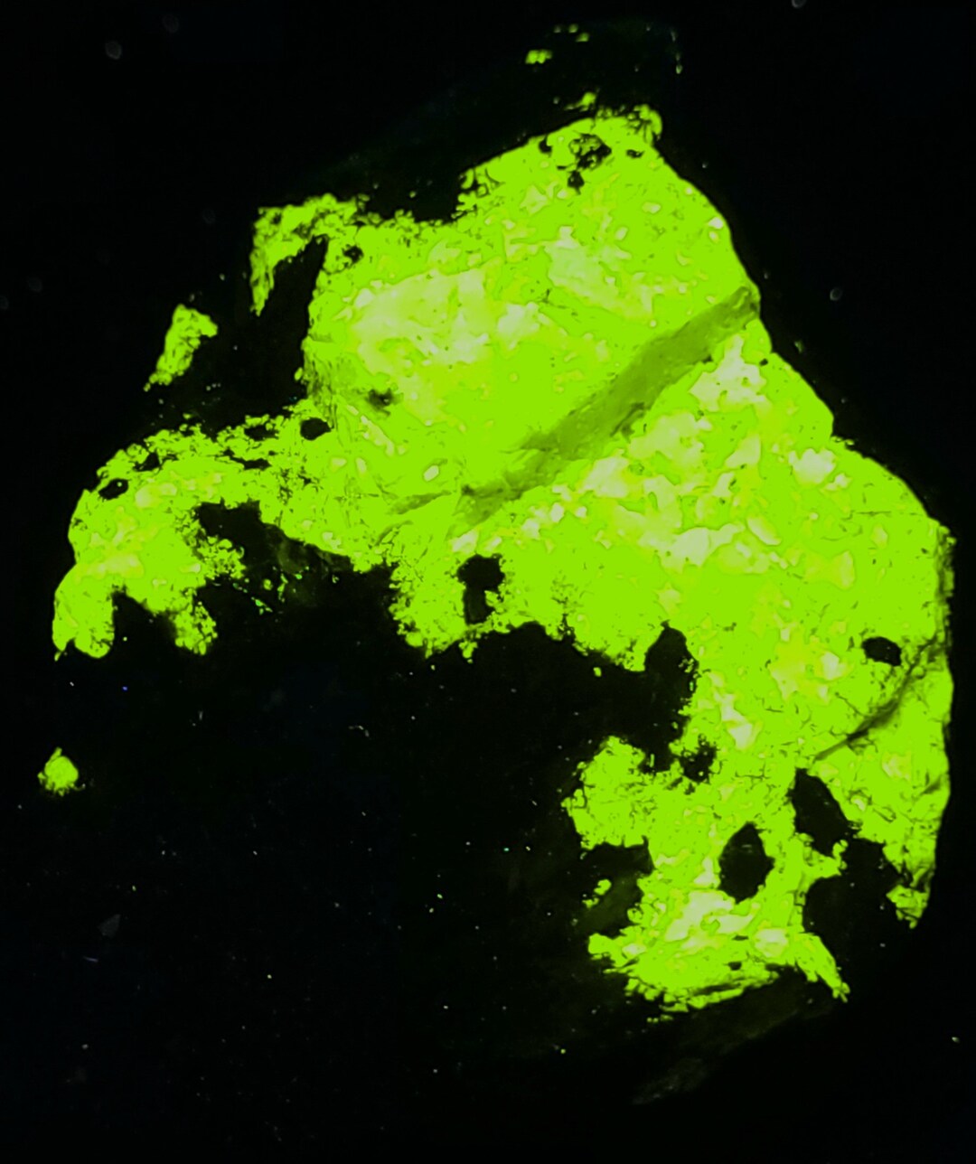 Big Shortwave SW UV Fluorescent Solid Esperite Willemite & Calcite Franklin Mine New Jersey ...
