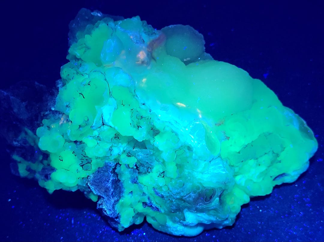 Big SW LW UV Fluorescent Botryoidal Chalcedony From Burro Creek Arizona Ultraviolet Mineral ...