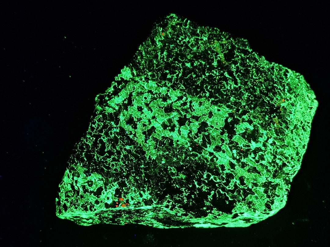 SW LW UV Fluorescent Willemite & Minor Calcite W/ Grey Tephroite ...