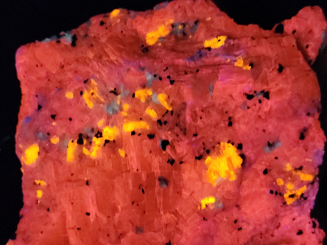Big Shortwave UV Fluorescent 3rd Find Wollastonite Barite Calcite ...
