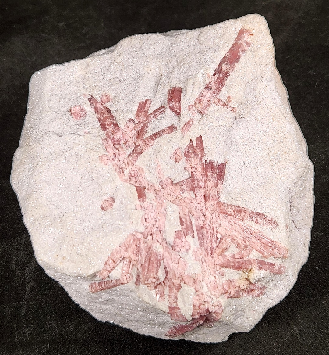 Shortwave SW UV Fluorescent - Rubellite Tourmaline Crystals in ...