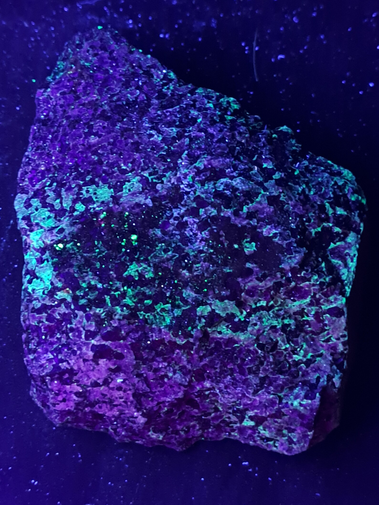 SW + LW UV Fluorescent Willemite & Minor Calcite W/ Grey Tephroite ...