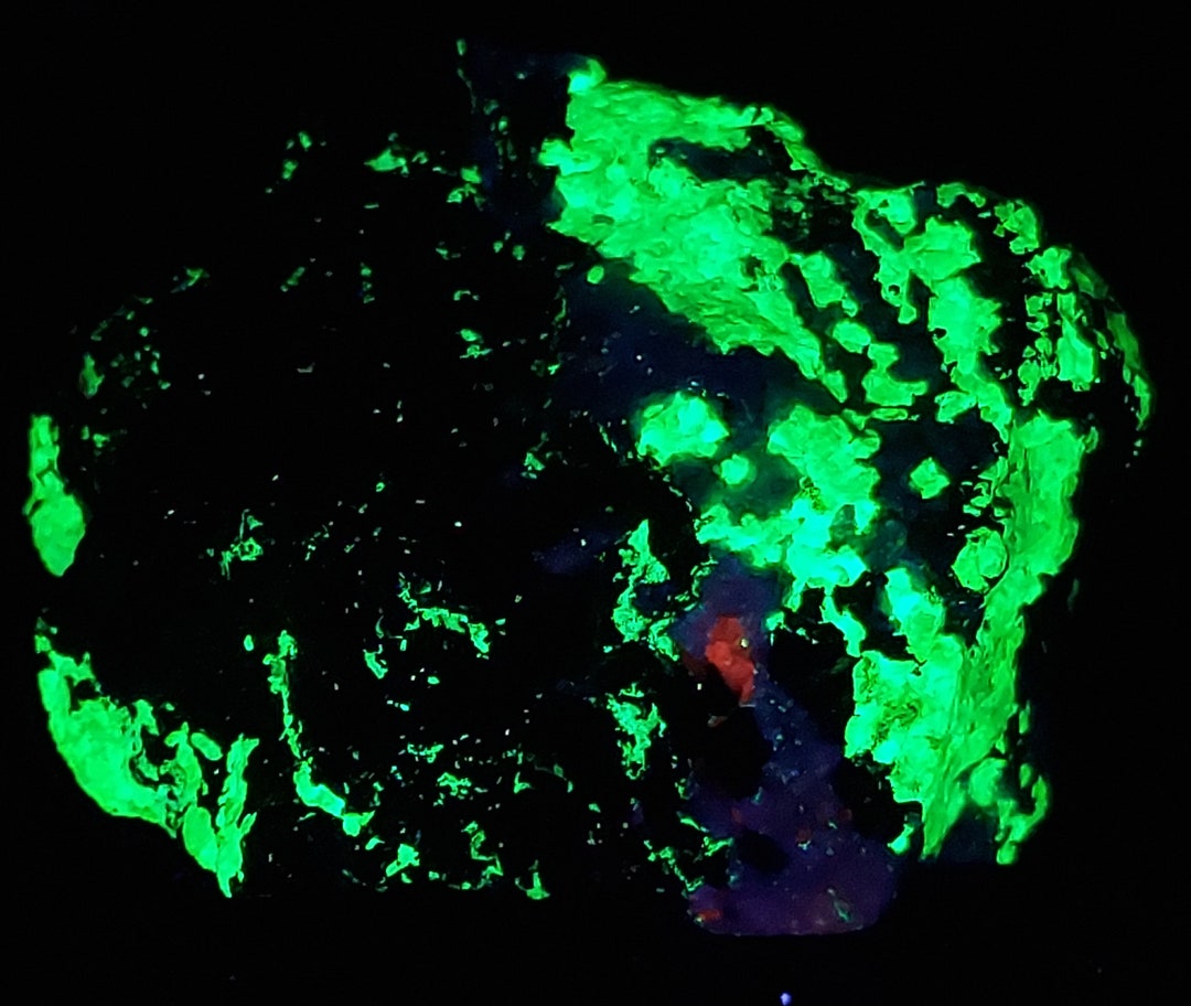 Shortwave SW Ultraviolet Fluorescent Hardystonite Green Willemite & Minor Calcite W Franklinite ...
