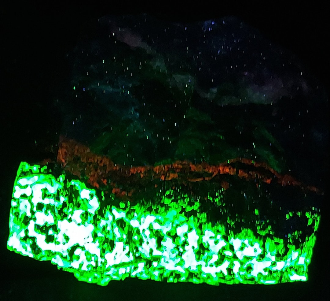 Shortwave + Longwave Ultraviolet Fluorescent Sphalerite Veins ...