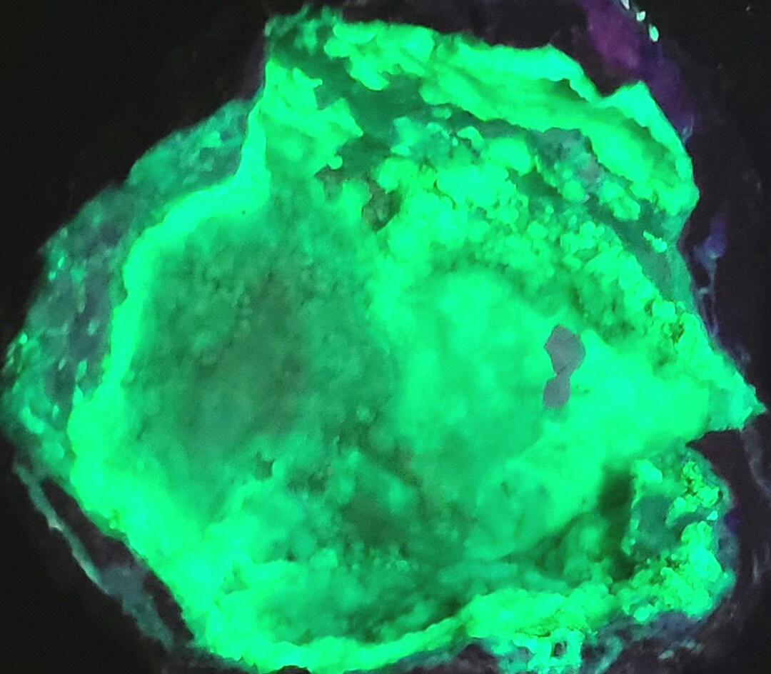 Gergeous Huge 12.6lbs SW + LW Ultraviolet Fluorescent Chalcedony Geode ...