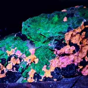 SW + LW UV Fluorescent Sphalerite & Troosite Willemite + Led Lw Blue ...