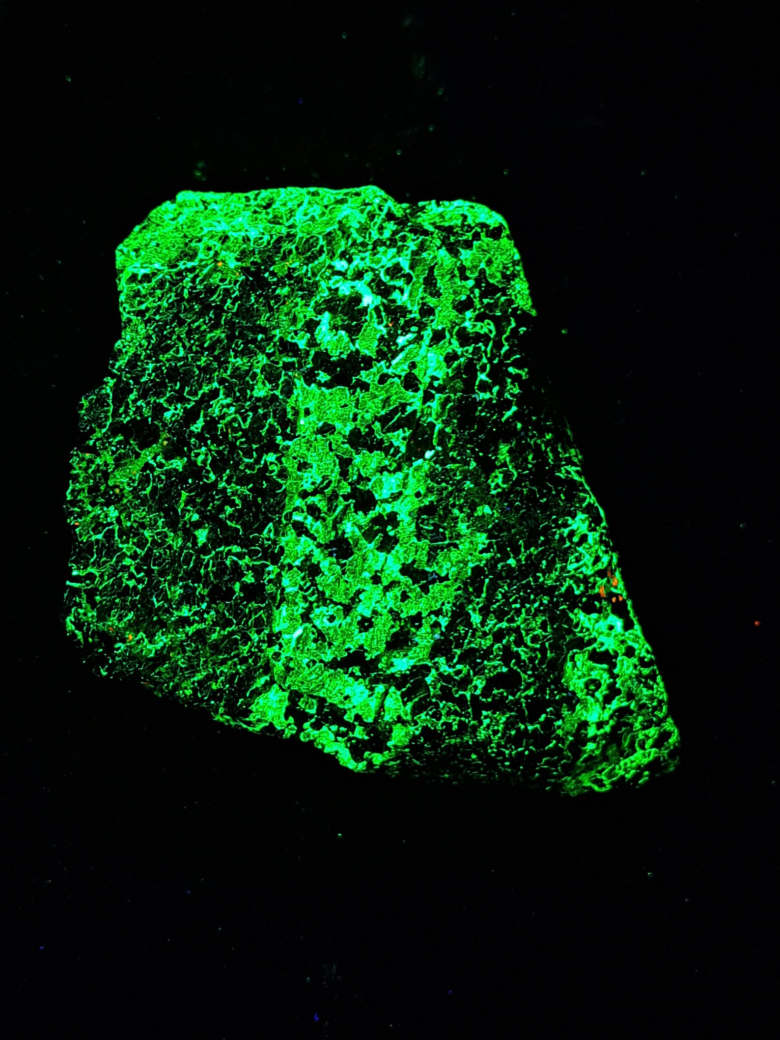 SW + LW UV Fluorescent Willemite & Minor Calcite W/ Grey Tephroite ...