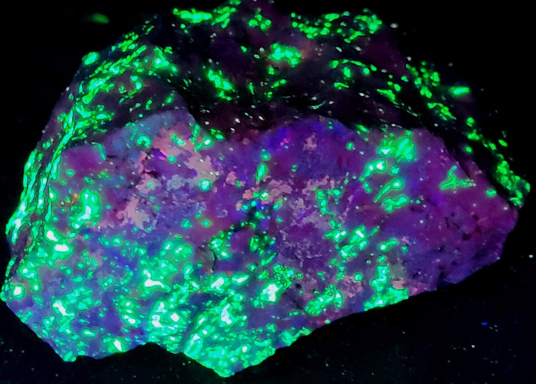 Rare SW UV Fluorescent Willemite, Feldspar, Minor Pectolite & Prehnite ...