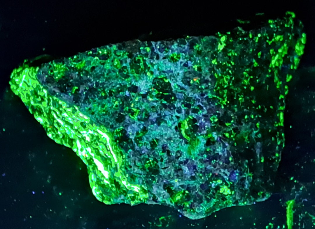 SW + LW Ultraviolet Fluorescent Willemite & Hydrozincite With Zincite ...