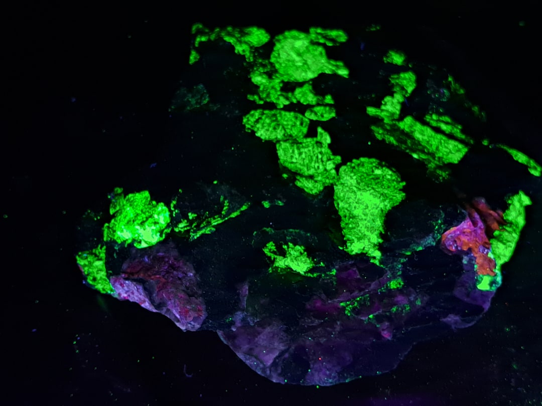 SW + LW Ultraviolet Fluorescent + Phosphorescent Willemite & Sphalerite ...