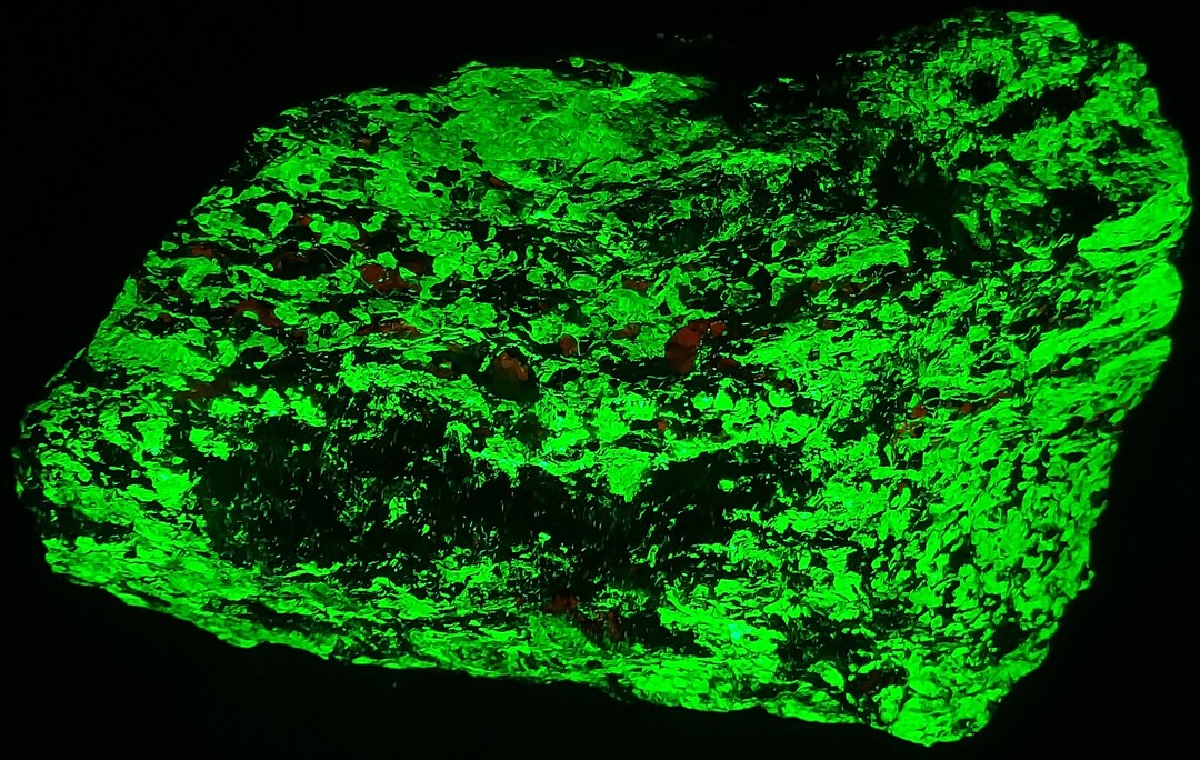 SW / LW Uv Fluorescent + Phosphorescent Pink Willemite & Calcite W ...