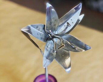 Metal Lily - Etsy UK