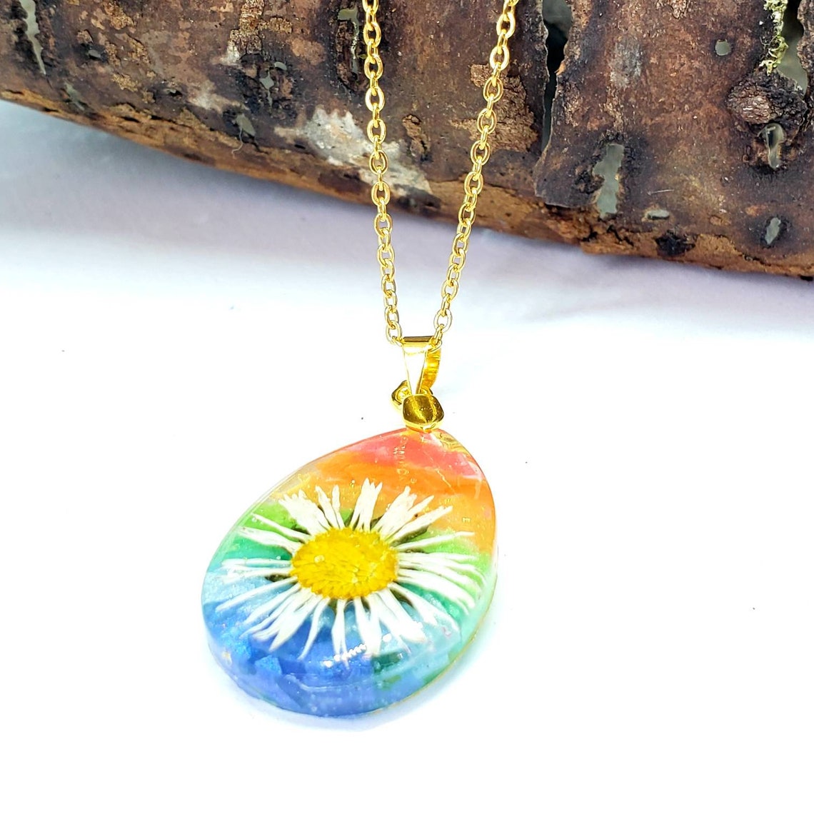 Rainbow Daisy Pendant Necklace / Flower Necklace / Rainbow / | Etsy