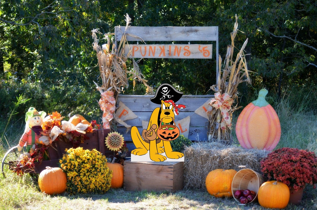 Hand Painted Disney Pluto Pirate Halloween Yard Art/ Disney Halloween ...