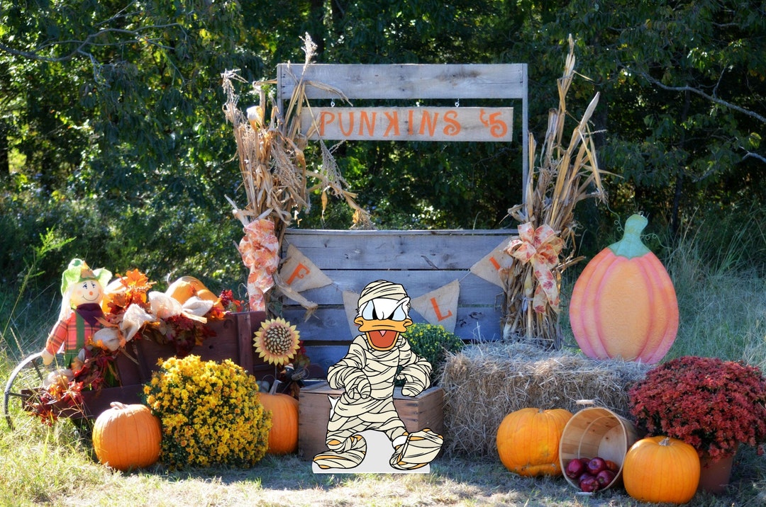 Hand Painted Disney Donald Duck Mummy Halloween Yard Art/ Halloween ...