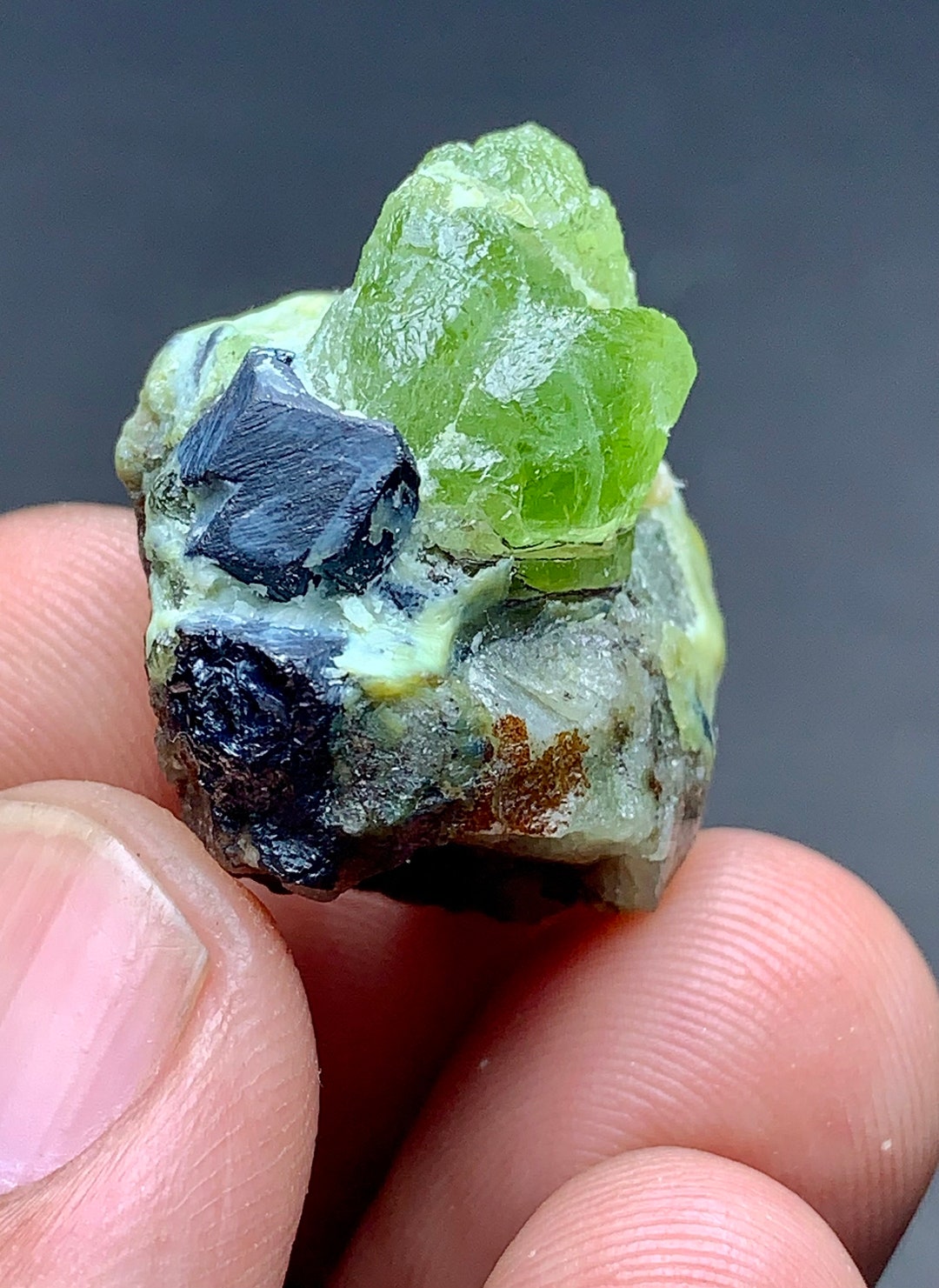Natural Peridot Cluster Combine Magnetite Specimen& Peridot Crystals ...