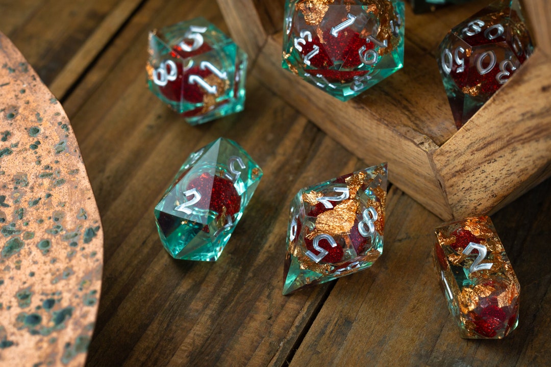 Red and Gold Glitter Liquid Core Handmade Resin DND Dice Set - Etsy