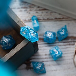 Christmas Blue Snowflake Handmade Resin DND Dice Set - Etsy