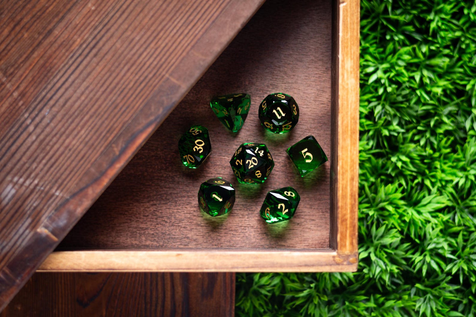 Dwarf Cut Green Gemstone Glass Premium DND Dice Set - Etsy
