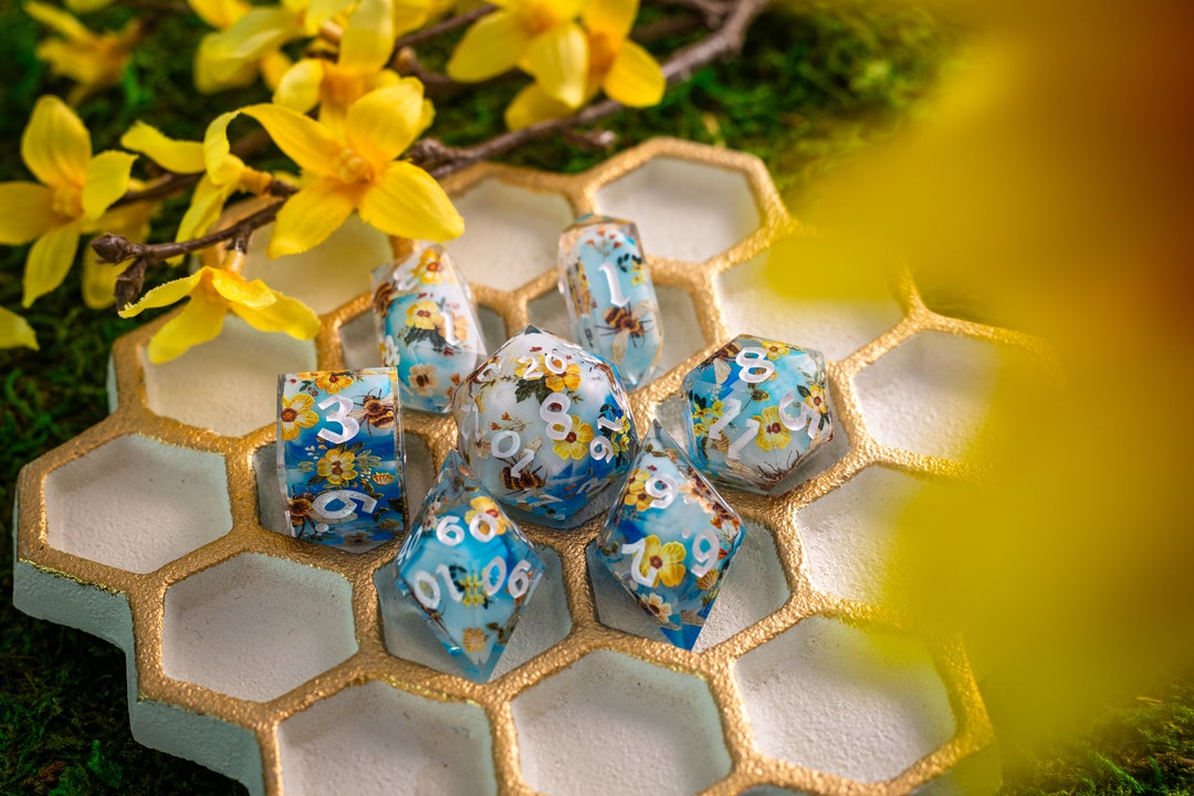 Bee's and Flower Handmade Resin DND Dice Set MTG Tabletop Gaming - Etsy