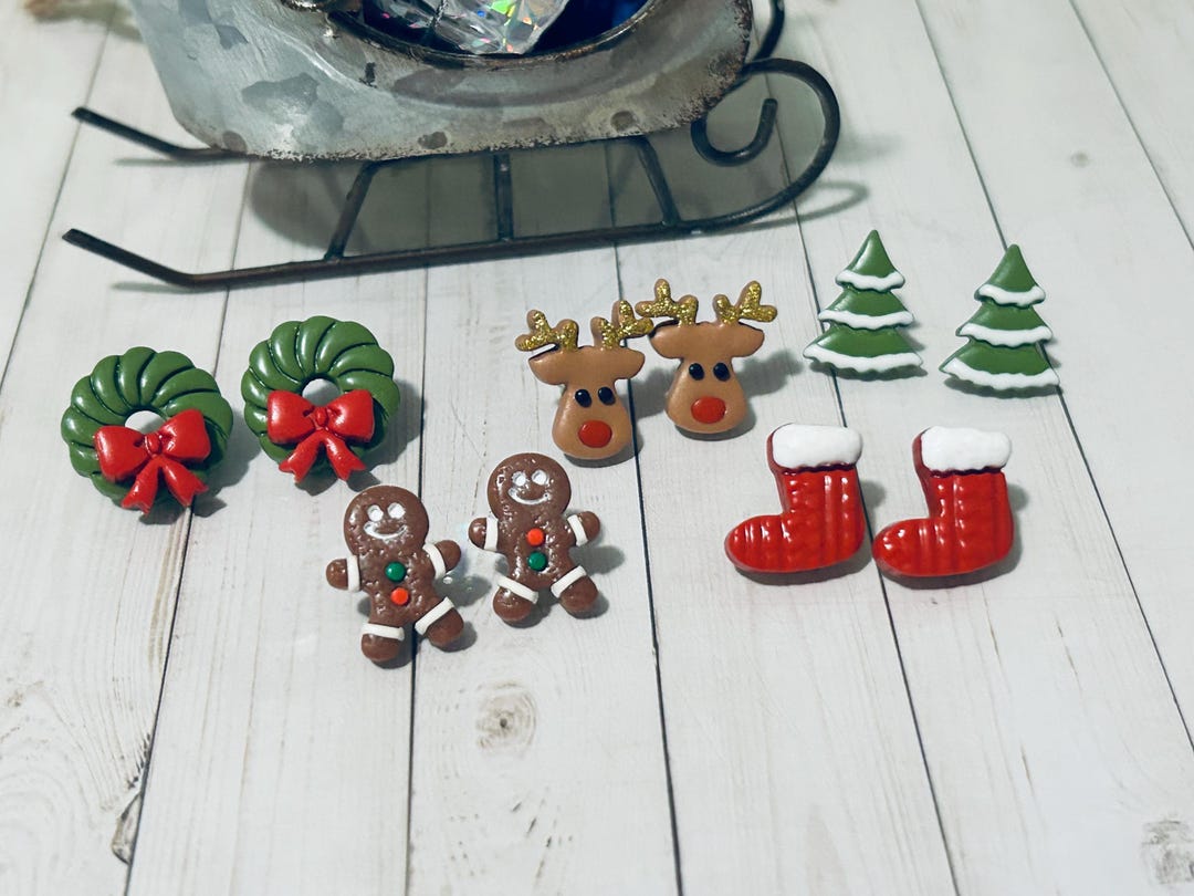 Classic Christmas Studs!/ Polymer Clay/ Handmade/ Wreath/ Christmas ...