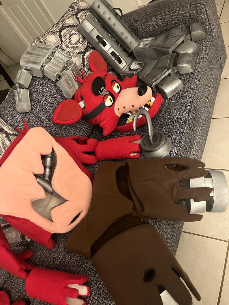 Foxy Costume: Articulated Jaw, Moving Eyepatch, Removable Ears ...