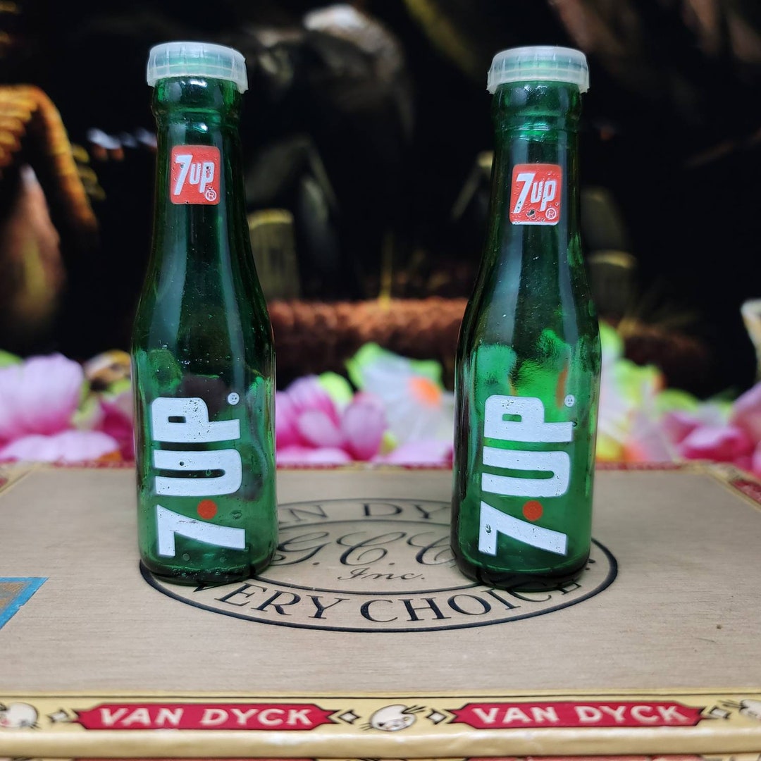 1970's Miniature 7UP Glass Bottle Salt & Pepper Shakers - Etsy.de