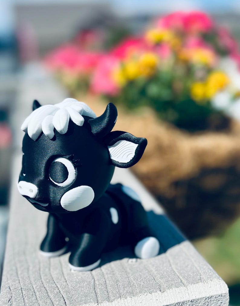 Cute 3D Printed Highland Cow Desk Decor – Rustic Cow Figurine for ...