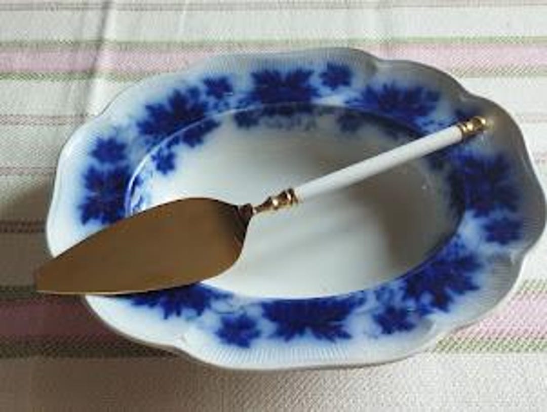Gold and White Cake Spatula. European Vintage 2000 - Etsy