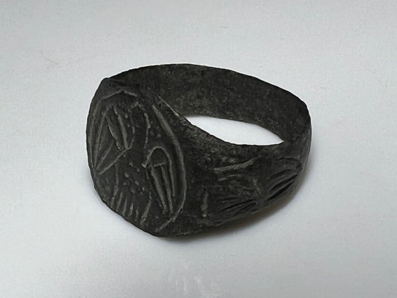 Ancient Roman Bronze Legionary Ring with Eagle Engrav… - Gem