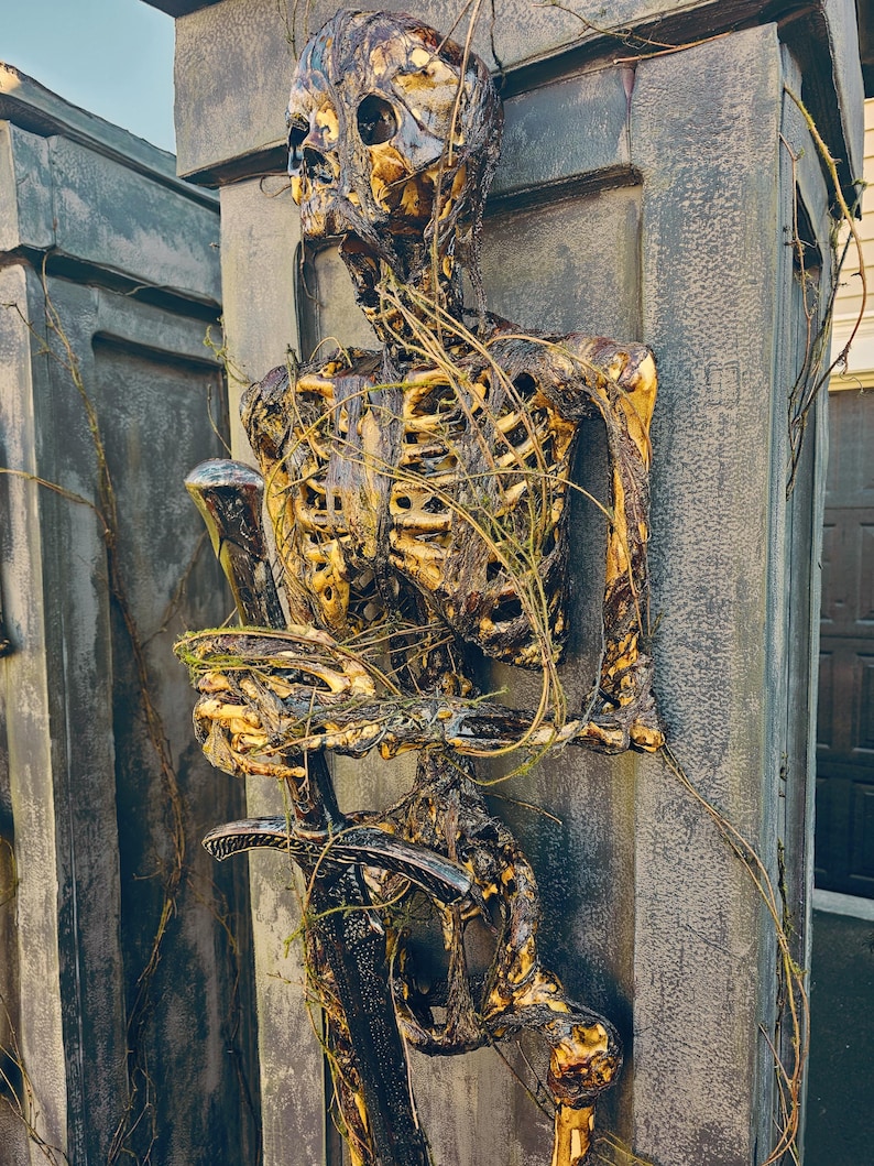Recessed Panel Pillars, Skeletons W/ Swords, Vines, Halloween Prop ...