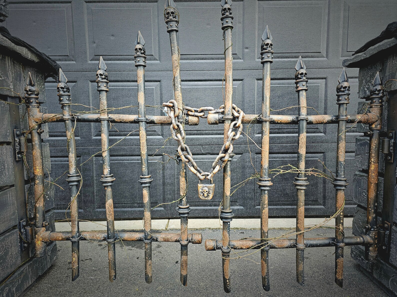 Halloween Fence Gate Prop, Yard Decoration, Graveyard Art, Stone ...