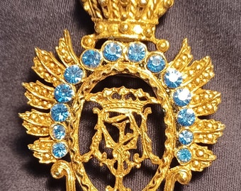 Royal Coat of Arms Pin - Etsy