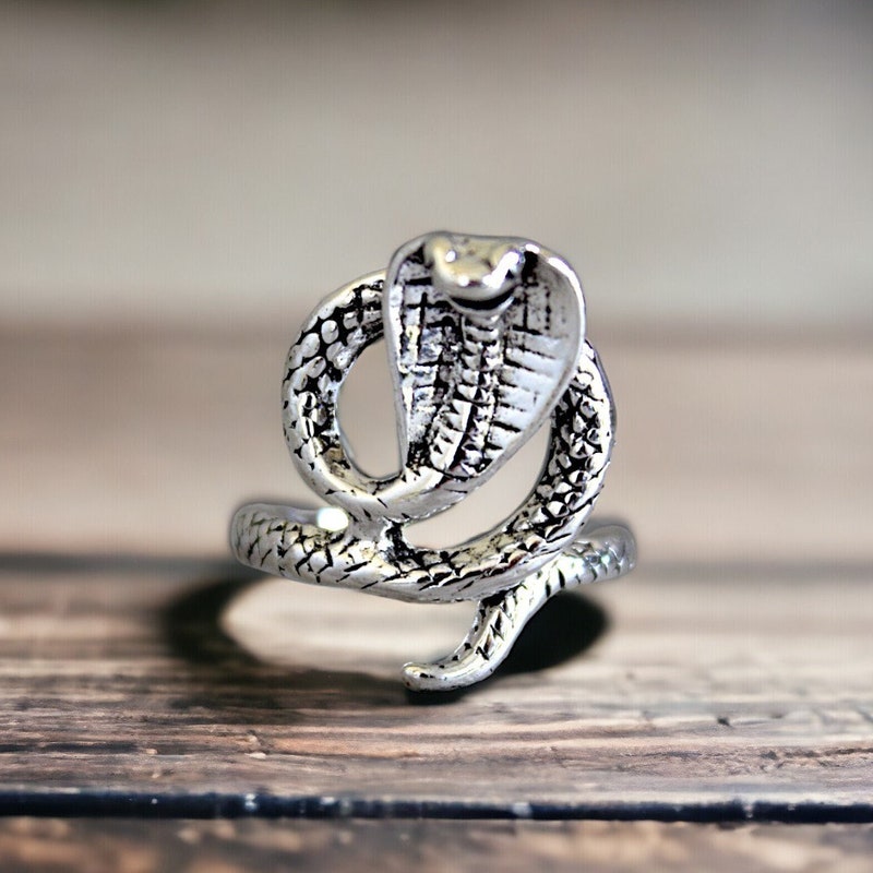 Cobra Ring - Etsy