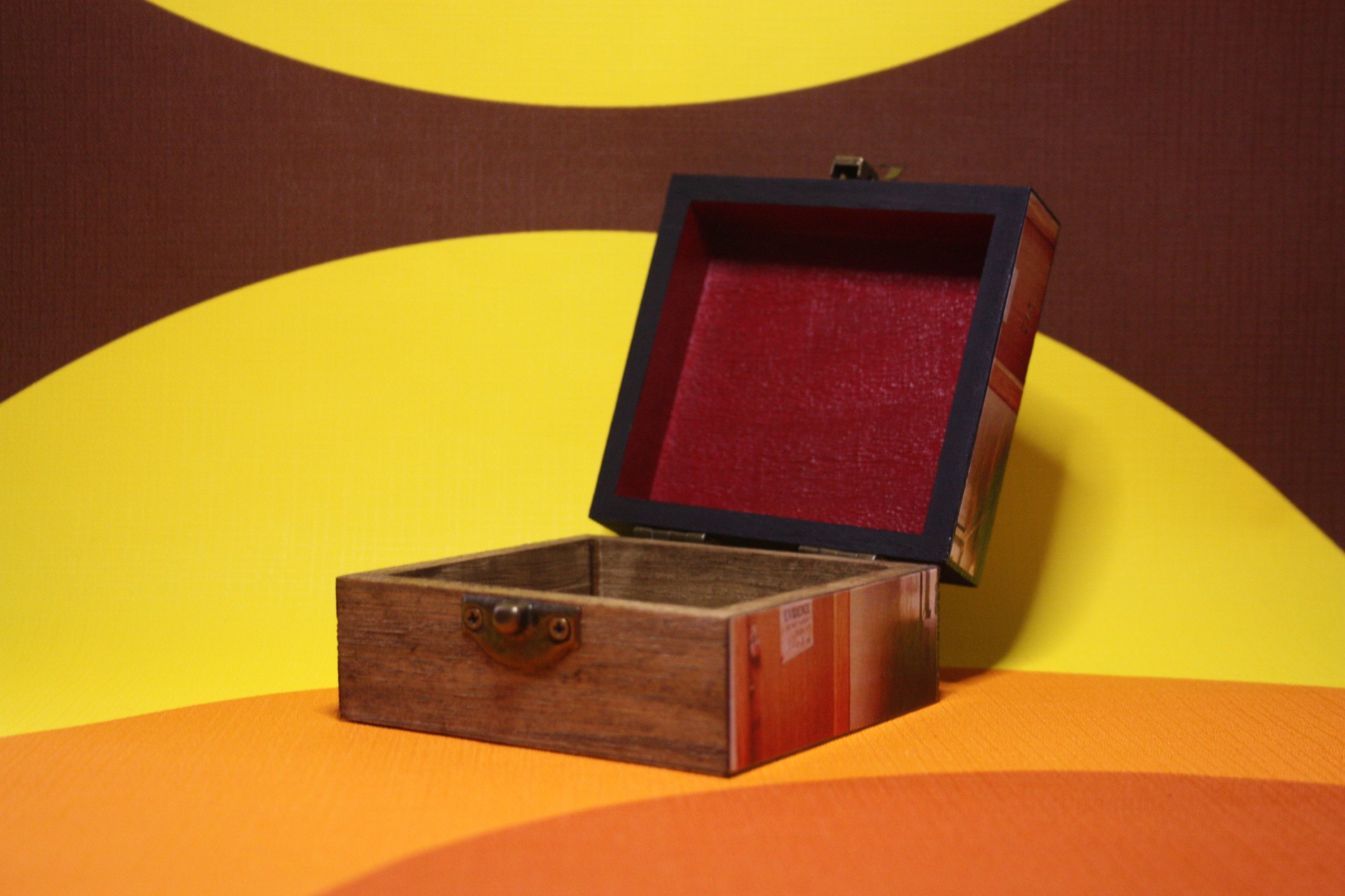 Box Jeffrey Dahmer - Etsy