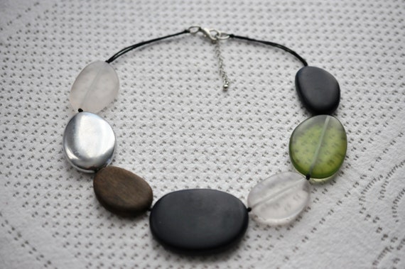 Hippie Bakelite choker, necklace. Prystal green and … - Gem