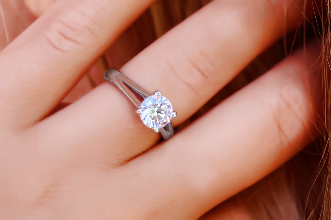 Circle Diamond Engagement Ring Round Cut Solitaire Ring Round Cut ...