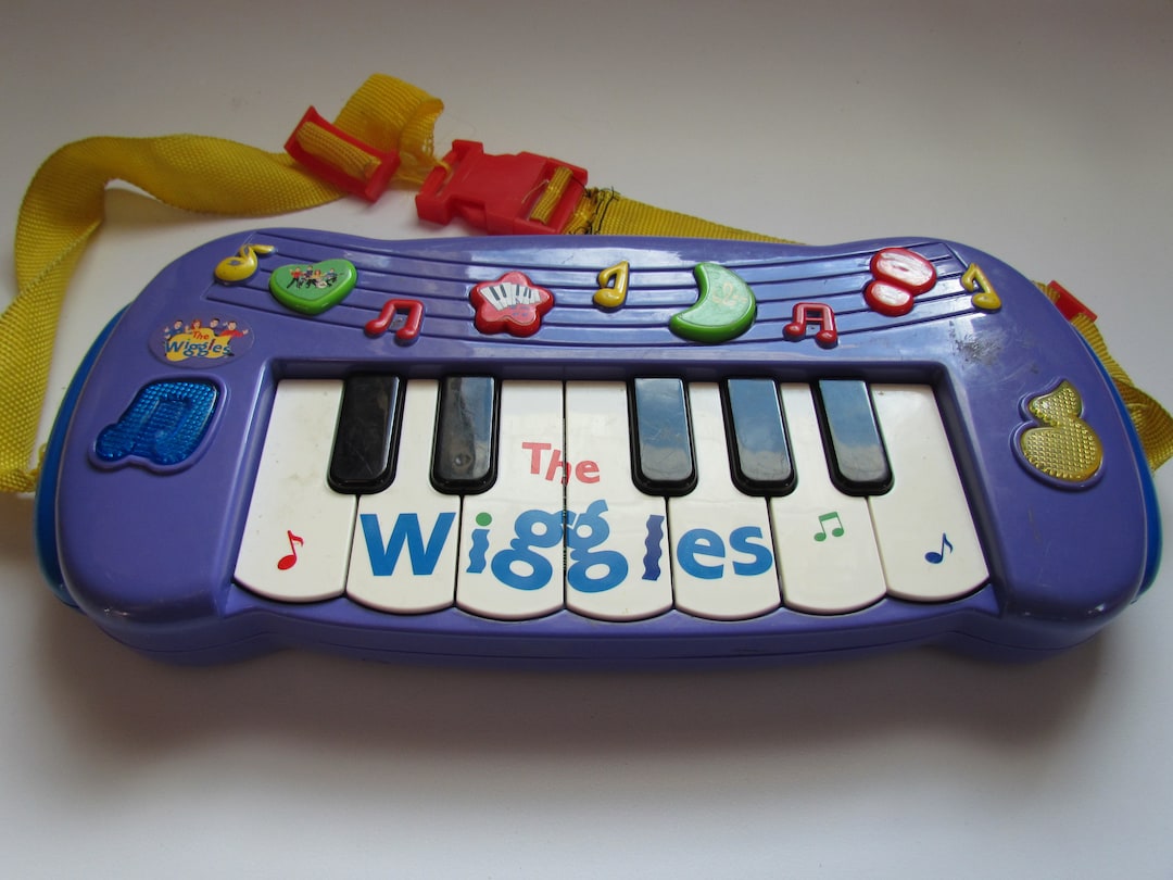 The Wiggles Play Along Musical Keyboard Toy Music Strap Waist Concert ...