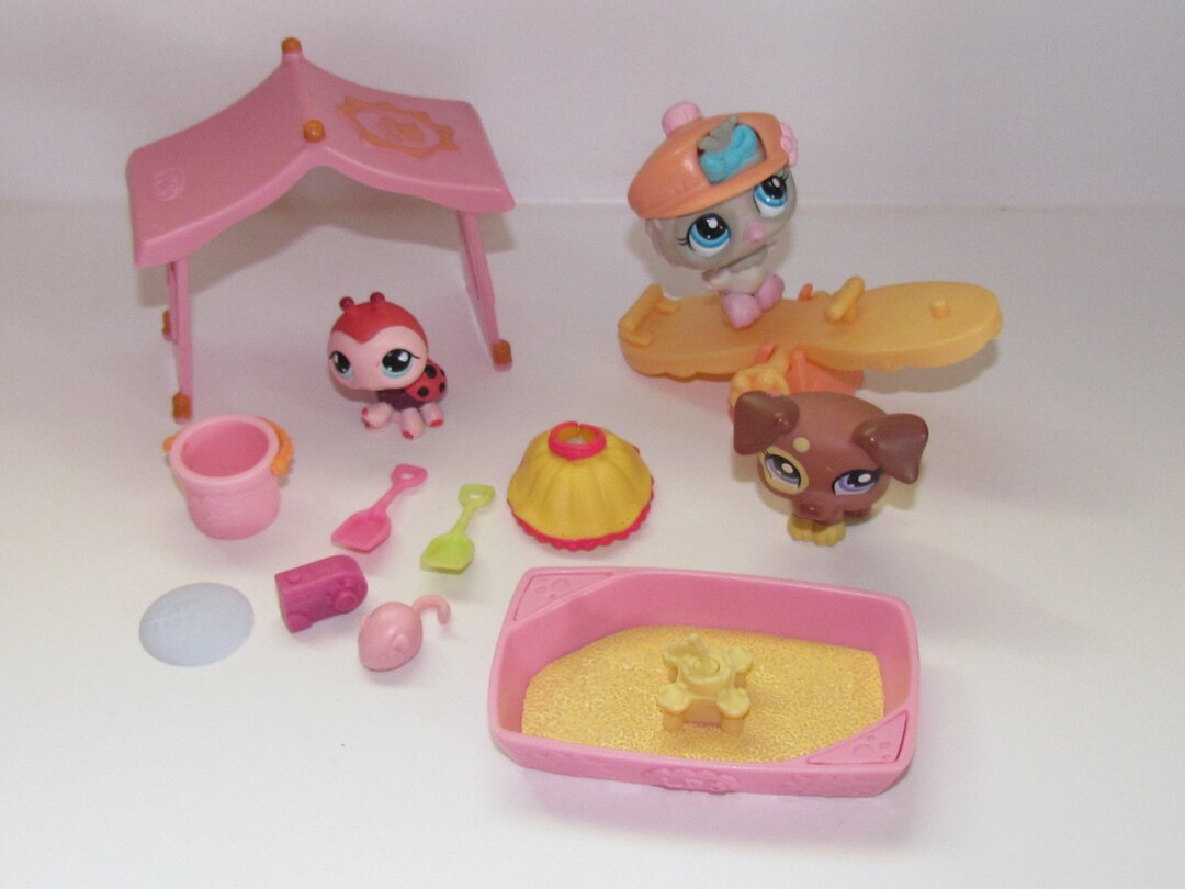 Littlest Pet Shop Themed Playpack Dog Park Ladybug, Jack Russell and ...
