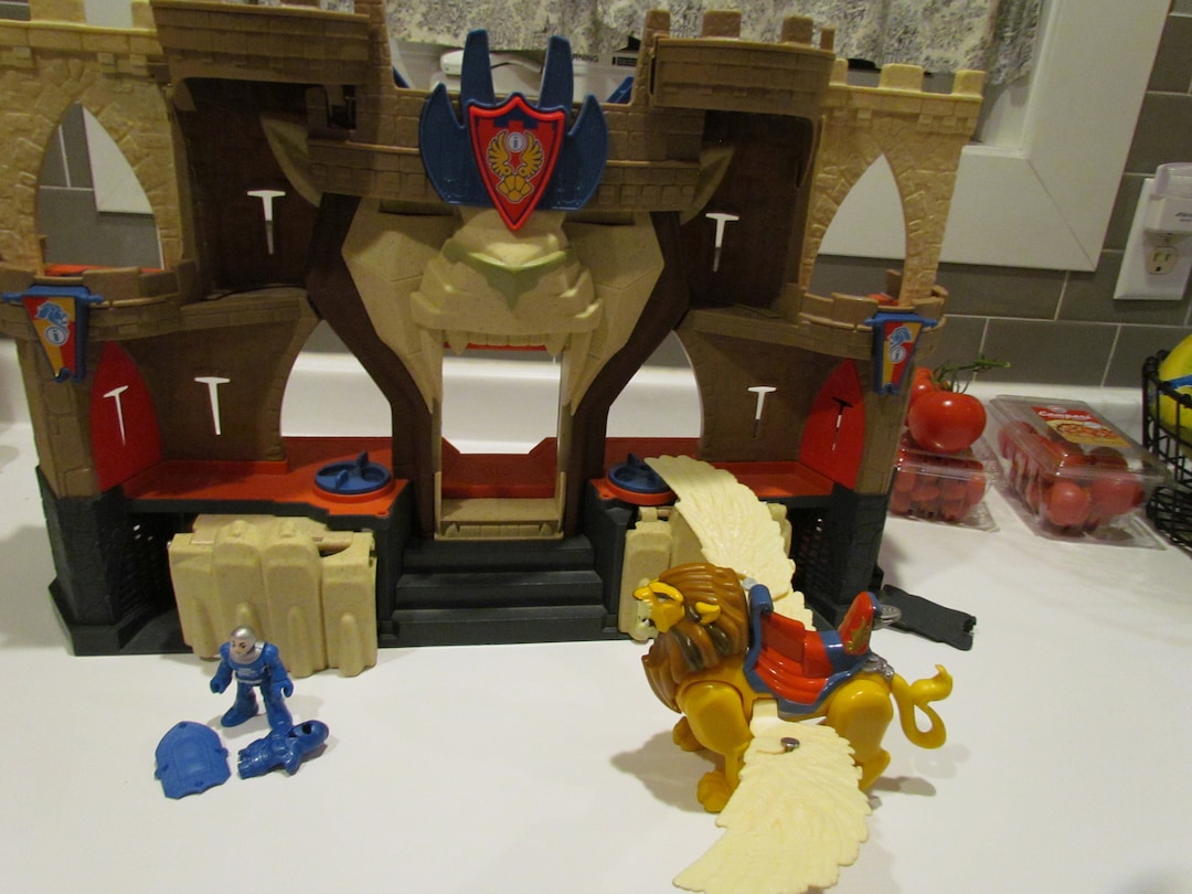 Fisher-price Imaginext Castle Lion's Den Castle With Figure and Lion ...