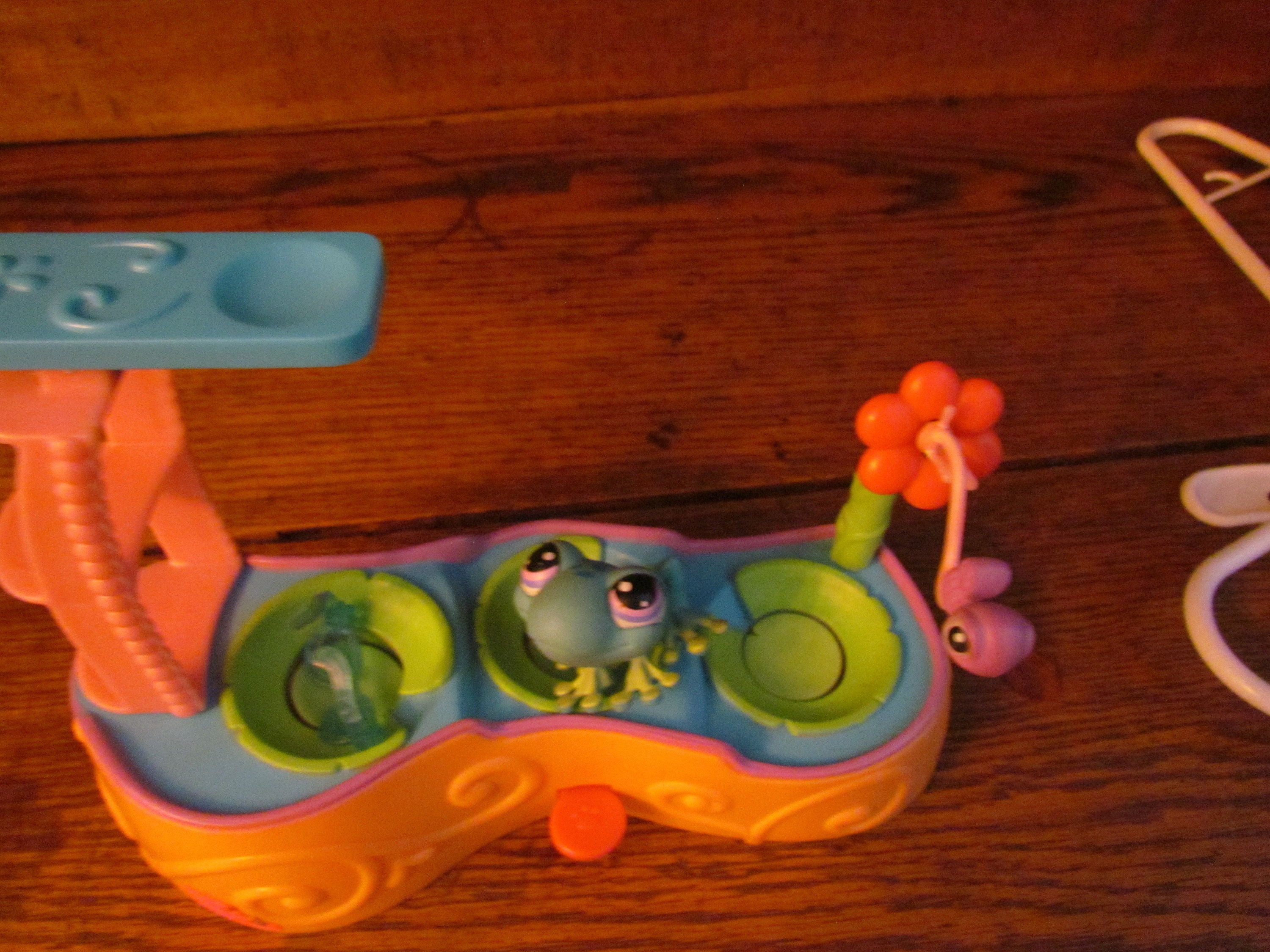 Hasbro Littlest Pet Shop Hasbro Littlest Pet Shop Leapin' Lagoon Frog ...
