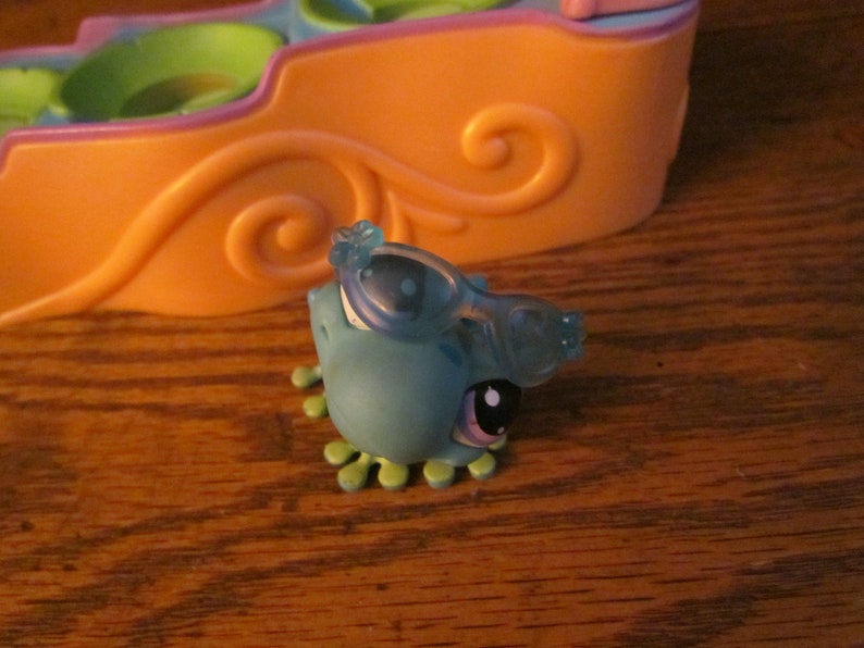 Hasbro Littlest Pet Shop Hasbro Littlest Pet Shop Leapin' Lagoon Frog ...