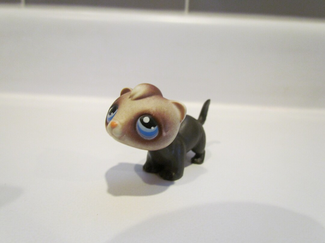 Littlest Pet Shop 33 Ferret Brown Blue Dot Eyes Green LPS Weasel ...