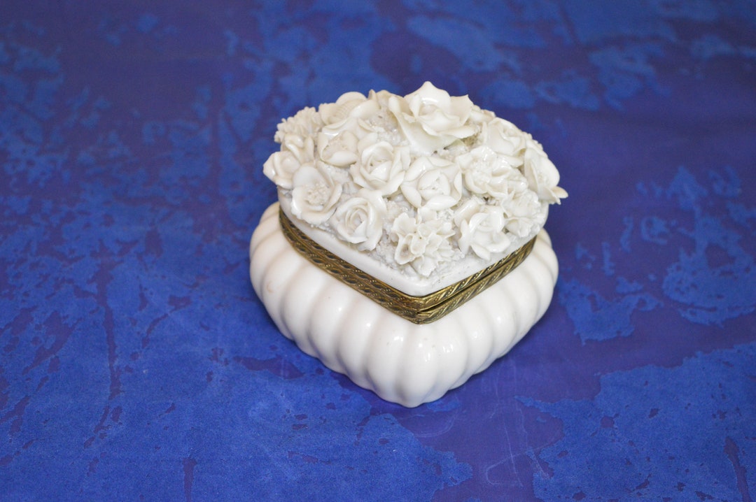 Vintage Ceramic Treasure Box Top is Made of Shells 4 1/2 X 4 Heart ...