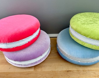 Giant Macarons, 10x3 Velvet Macarons, Holiday Macarons, Wreath ...