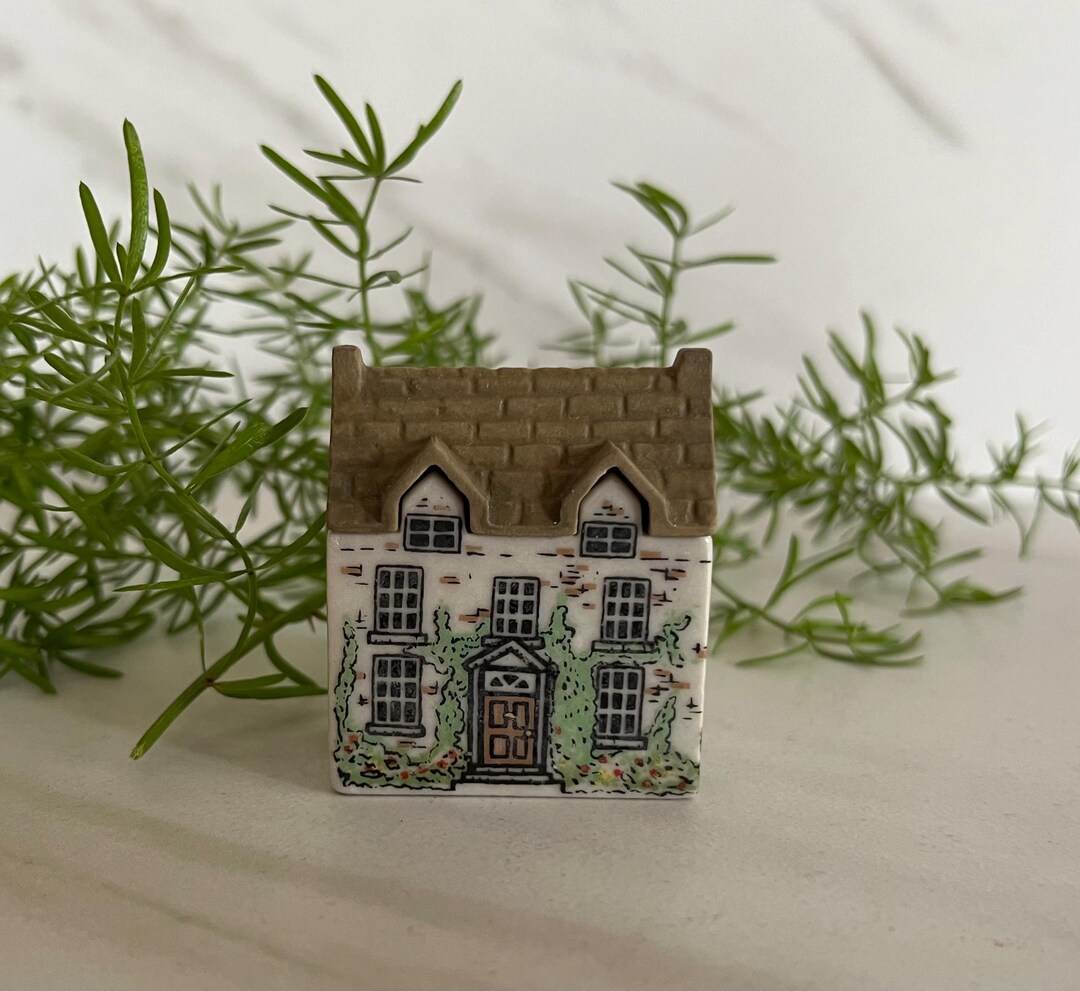 Wade Whimsey on Why Vintage Village House “dr. Healers House”. Marked ...