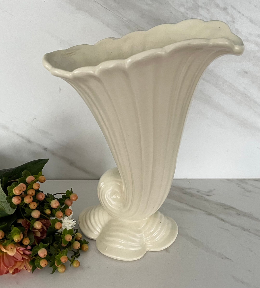 Art Deco Style Shawnee Pottery Vintage Shell Cream Vase. Made in USA ...