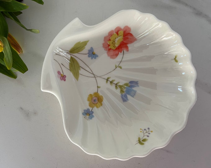 Sea Shell Shaped Soap Dish. White Porcelain Vintage Soap Dish or ...